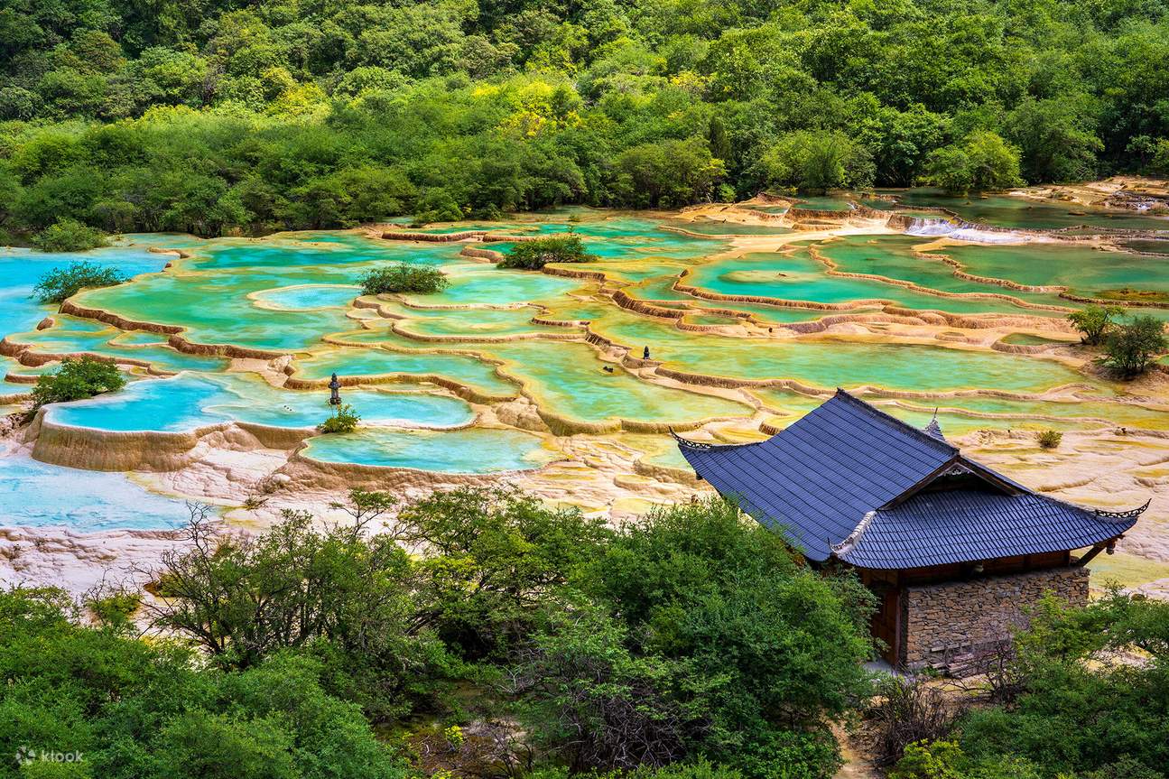 2-Day High-Speed Rail Tour from Chengdu, Sichuan to Jiuzhaigou and ...